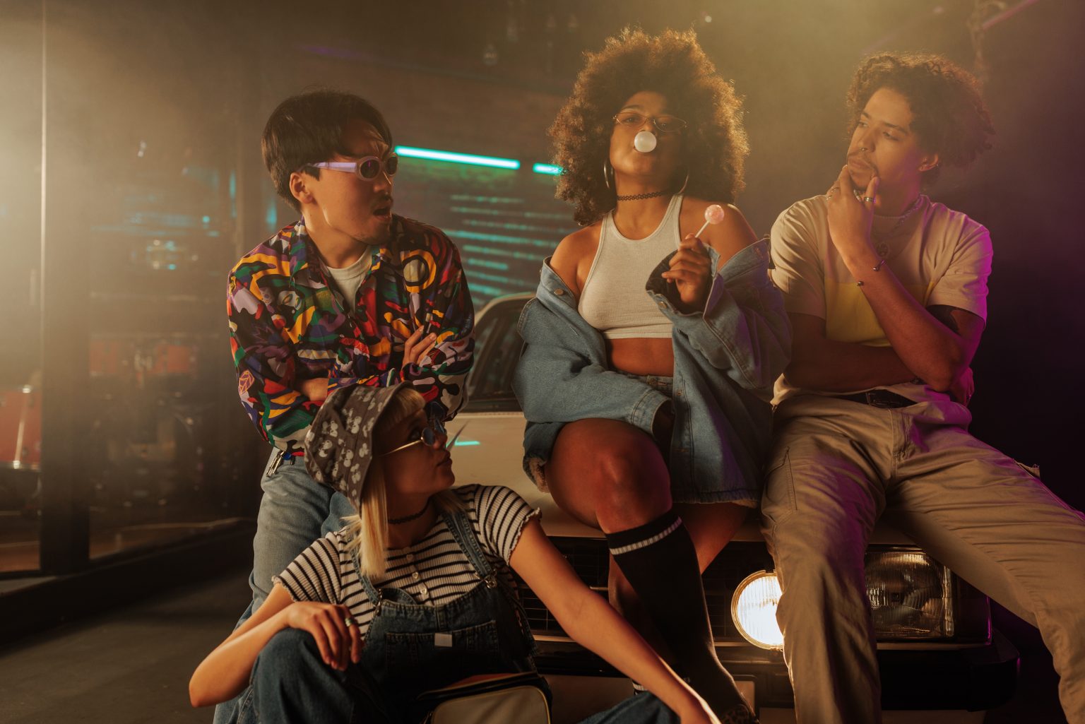 Gen Z și Tendințele Nostalgice: De la Maverick la Moda Y2K - Maker Studio